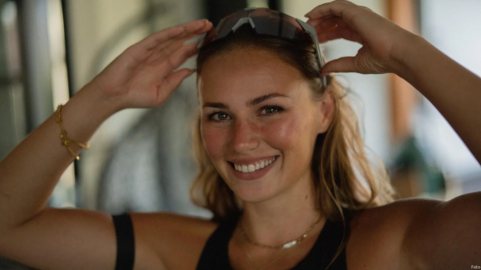 De Vakantiefotos Van Puck Moonen Op Mykonos Zijn De Moeite Waard